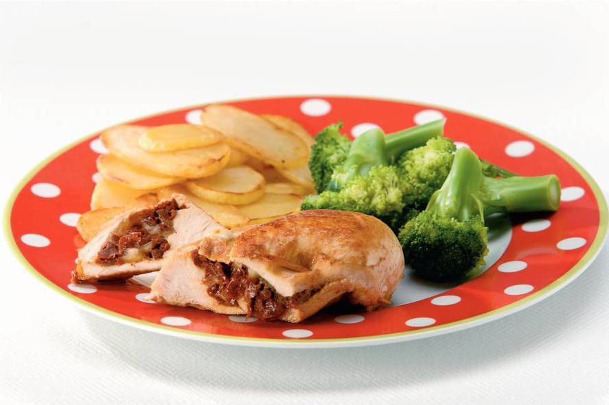 Güneşte kurutulmuş domates ile doldurulmuş tavuk fileto - Yemeke