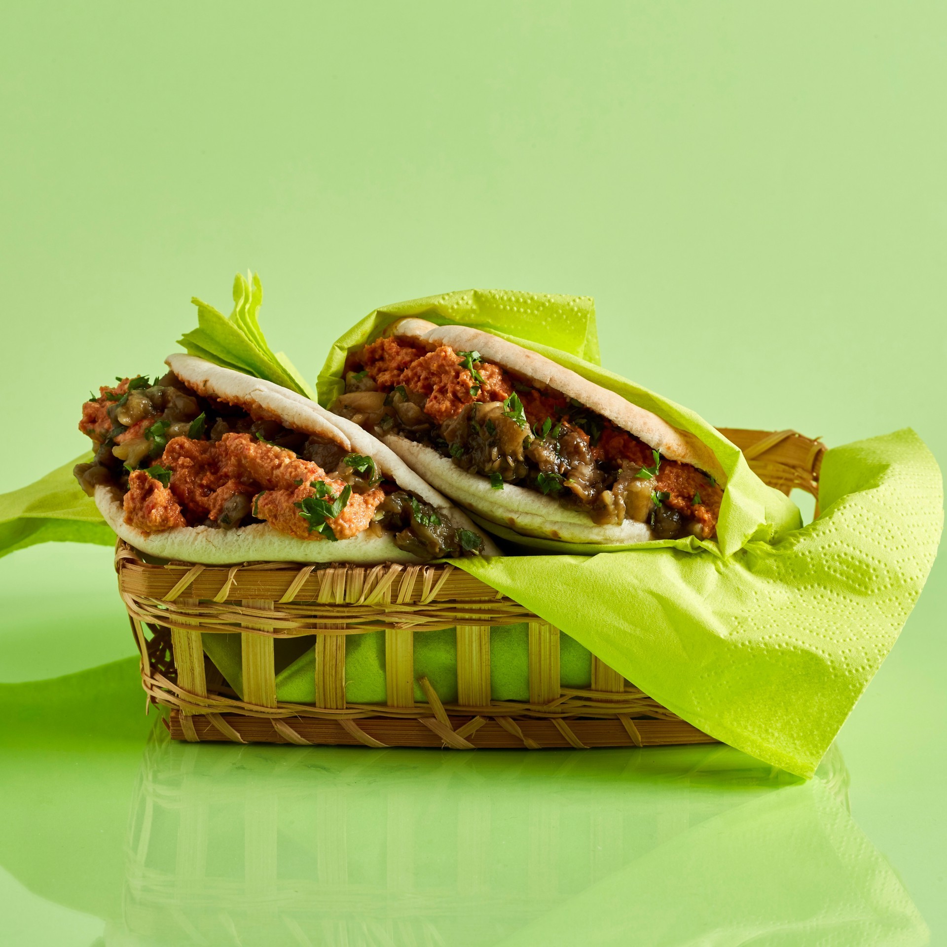 Kırmızı biber tavuk ile baba ganoush pide - Yemeke